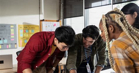 현대 사무실 작업 디자인 계획 및 아이디어 개념에서 비즈니스 사람들 팀 회의 그룹 사진 Unsplash의 아이디어 이미지