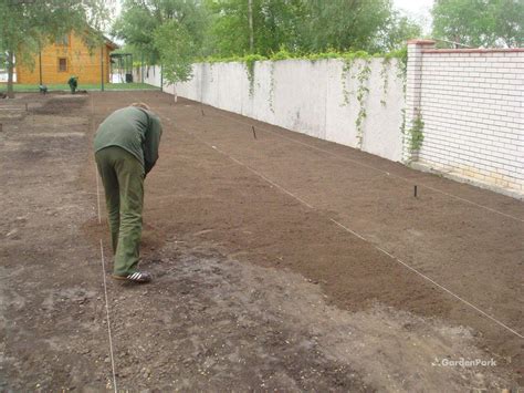 Как выровнять участок: простые и сложные методы, пошаговая инструкция ...