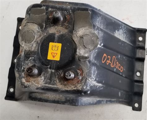 1999 To 2004 Land Rover Discovery 2 Ii Spare Tire Wheel Mount Bracket