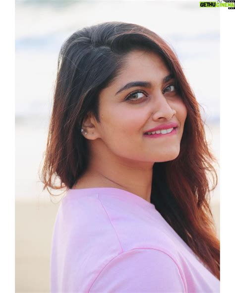 Actress Shivani Narayanan Hd Instagram Photos And Wallpapers August
