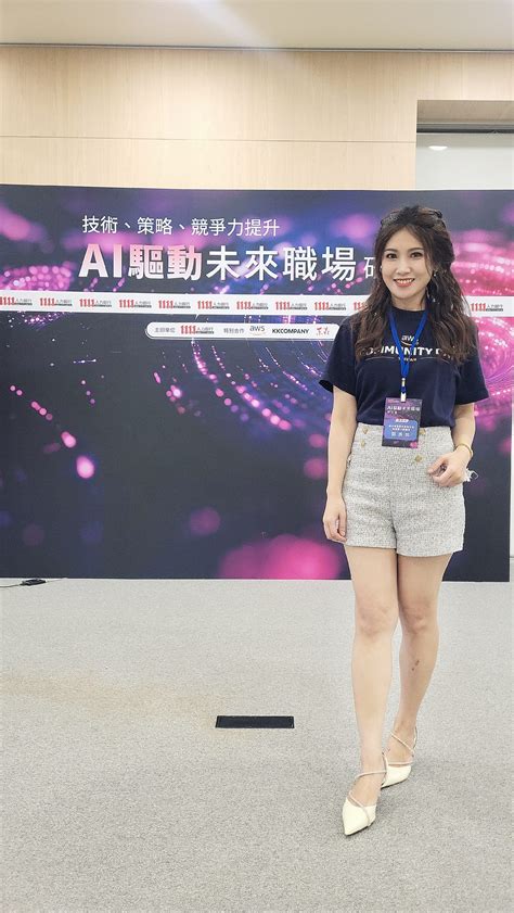 Aws User Group Taiwan 今天非常榮幸能以 Aws Community Builder 的身份，在 1111 人力銀行與 Aws 合作的「ai 驅動未來職場」活動中，向