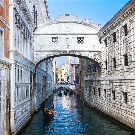 Serene Architecture Of Venice Bridge Wallpaper Background Free