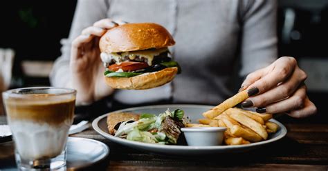 Cuáles Son Los Alimentos Que Se Deben Evitar Antes De Viajar En Avión