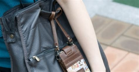 애니모드 휴대폰의 동반자 미키 빈티지 가죽 케이스 출시