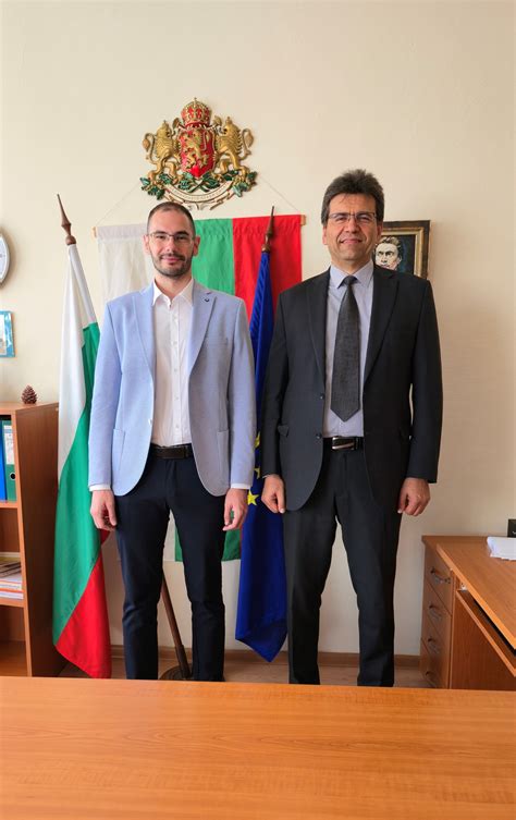 Окръжен съд Перник Пилотната образователна програма “Съдебната