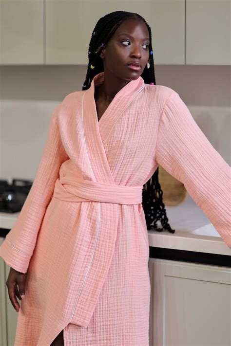 Ninea • ნინეა ვარდისფერი ხალათი თეთრი კანტით