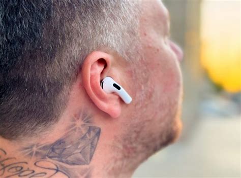 Обзор новейших Airpods 4 с шумодавом и без кабеля Есть ли смысл их покупать когда есть Pro