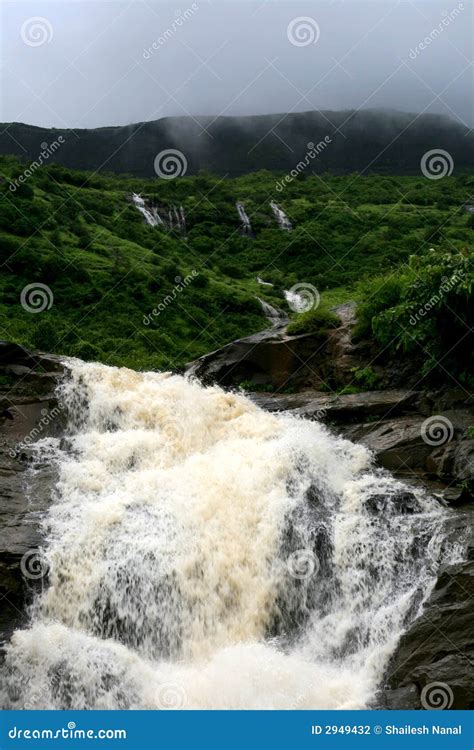 Het Donkere Landschap Van De Moesson Stock Foto Image Of Berg Vlek