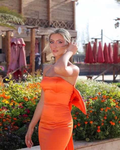 أنجلينا جولي السورية تشعل السوشال ميدياشقراء وبعيون زرقاء البوابة