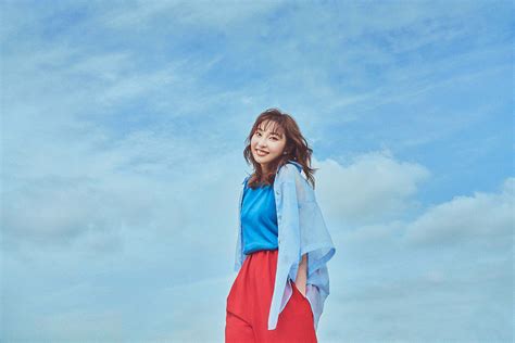 家入レオ、アルバム「naked」以来約半年ぶりの新曲「シューティングスター」本日リリース＆リリックビデオも公開 Musicman