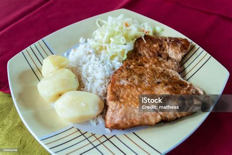 쌀과 감자를 곁들인 연어 구이 칠레 안쿠드의 라스타우란트 0명에 대한 스톡 사진 및 기타 이미지 0명 건강한 식생활 구이 Istock