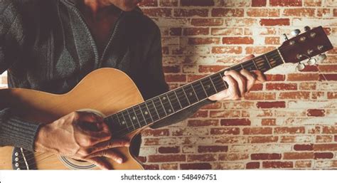 categoría guitar tab player de fotos e ilustraciones de stock 328