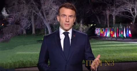 Политик Филиппо обвинил Макрона в осквернении флага во время новогоднего обращения