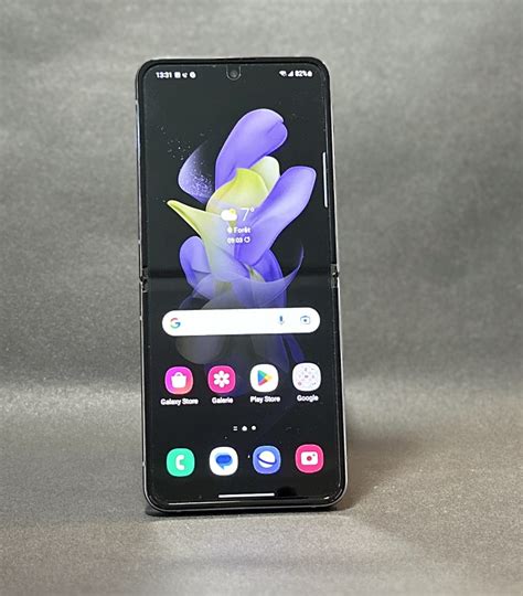 Samsung Galaxy Z Flip4 Vs Motorola Razr Le Match Des Pliables