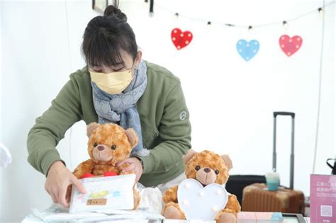 回顾nio Day年会 一名义卖公益志愿者 Nio蔚来