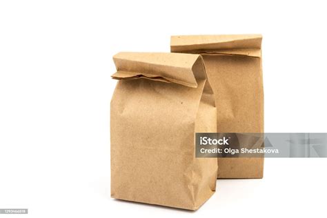 흰색 배경에 갈색 크래프트 종이의 종이 일회용 가방 플라스틱 포장거부 개념 디자이너 템플릿 비접촉식 제품 배달을위한 포장 점심에 대한 스톡 사진 및 기타 이미지 Istock
