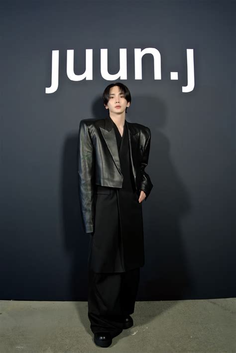 샤이니 키 파리 패션위크 뒤흔든 독보적 패션 아이콘