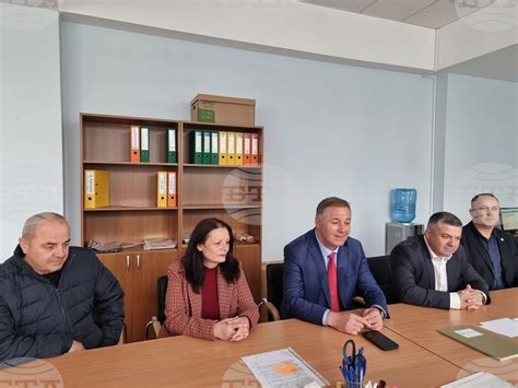 Коалиция ГЕРБ СДС регистрира листата си за участие в изборите за народни представители в 18 и