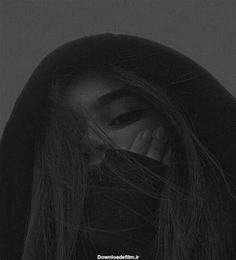 عکس دختر شاخ سیاه سفید