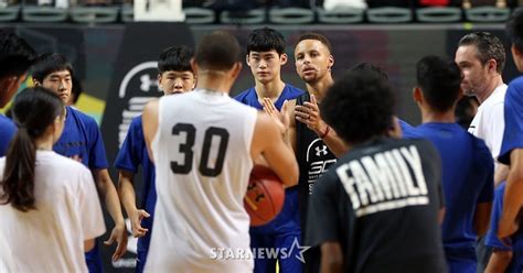 포토 스테판 커리가 알려주는 농구 기술