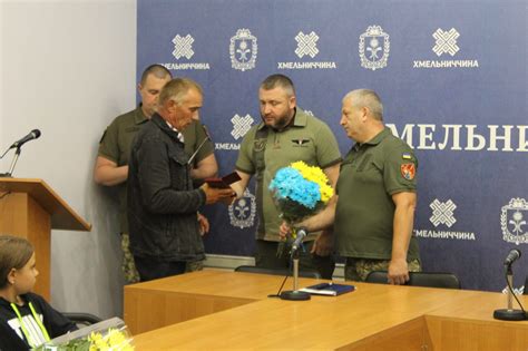 Загиблих воїнів з Хмельниччини посмертно нагородили державними відзнаками Vsim Ua