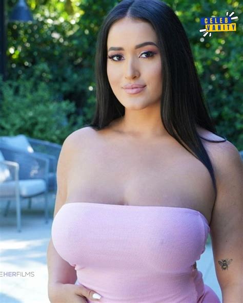 Nia Blue Biography Career Nationality Age Relationship Figure Personal Contacts And More