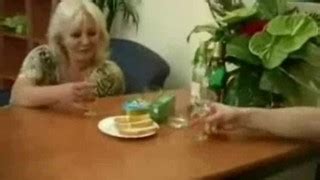 Бабушка с внуком Семейное порно смотреть онлайн