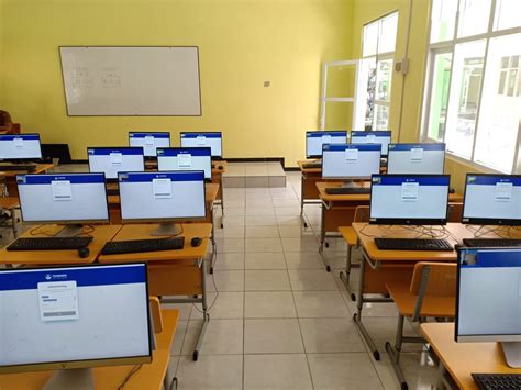 Ruang Lab Komputer Sma Negeri 1 Kedungpring