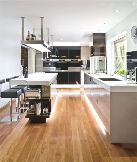 Gorgeous Examples Of Wood Laminate Flooring For Your Kitchen
