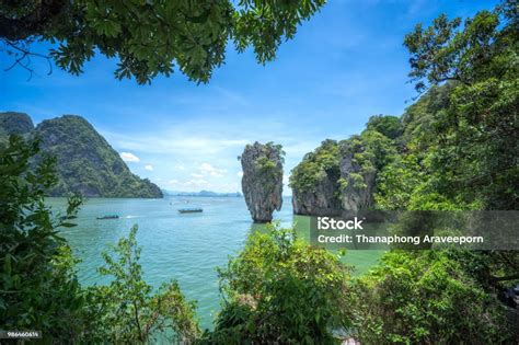 아름 다운 바다와 하늘 카 타 푸 또는 Ao 팡가 팡가 베이 국립 공원 태국 가장 아름 다운 경치 제임스 본드 섬에 여름에는 바다 산 해변 결합 0명에 대한 스톡 사진 및