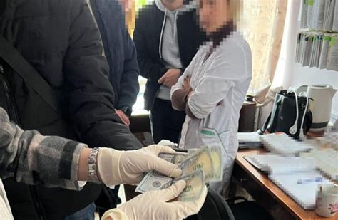 Лікарів Бродівської лікарні викрили на продажу довідок для ухилянтів