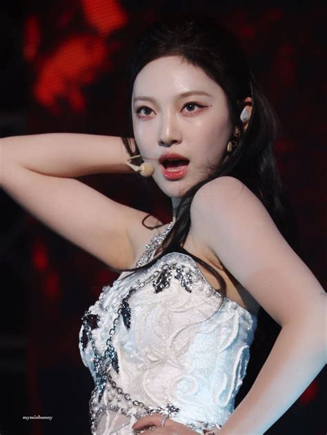 ปักพินโดย 🐩 𝙽𝙵 𝚆 🏹 ใน Aespa 에스파