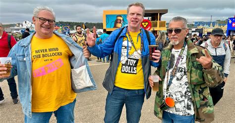 Fãs De Sex Pistols No The Town ‘cadê O Pai Dos Punks