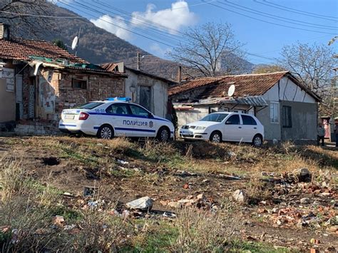 Общинари и полицаи от Враца проведоха акция на улица „Доспат“ снимки