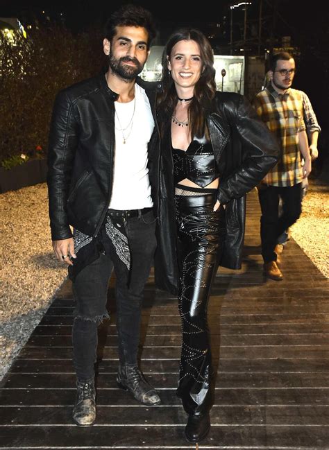 מזהים הכוכבת שהתחפשה למיילי סיירוס