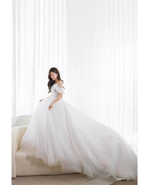 원세컨드스튜디오 많이 기다리셨을 2022년 원세컨드스튜디오 뉴샘플 Prism” ⠀ 프리즘은 빛을 이용한 다양한 색깔과 배경을 담은 샘플로 기존의 인물 위주 사진과