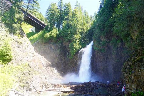 Franklin Falls Popular Waterfall By Snoqualmie Pass