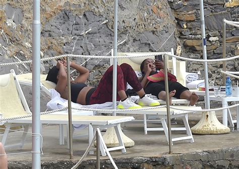 Angela Bassett Flaunts Abs In Workout Set On Vacation Closer Weekly