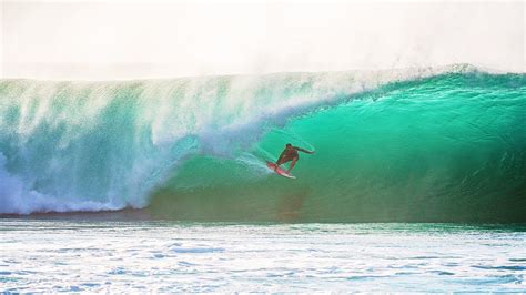 Surfing Epic Waves In Hawaii Pipeline Youtube