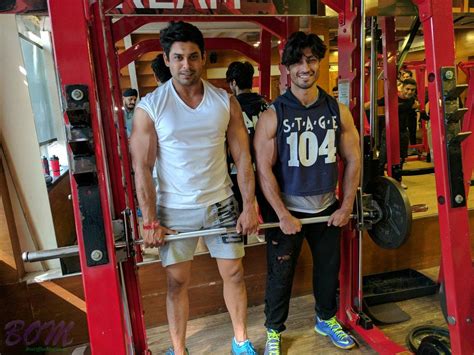 sidharth shukla workout picture with vidyut jammwal photo bom digital