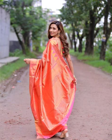 Bangladeshi Actress Bidya Sinhas Adorable Sareeing