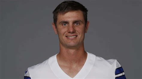 Download Professional Athlete Portrait Wallpaper