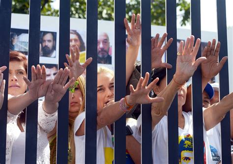 60 Stunning Photos Of Women Protesting Around The World Huffpost Women
