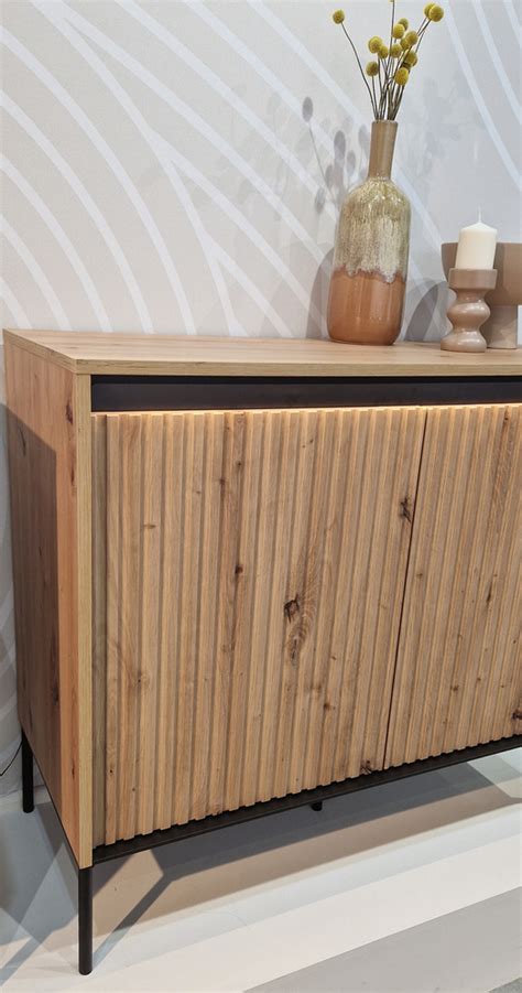 Liten Kommode På Ben I Artisan Eik Trend