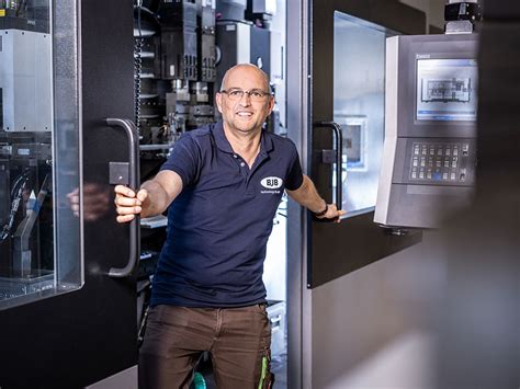 Pushwire Terminals With Release Function For Line Voltage Connection