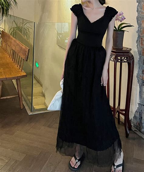 포앤바이앤 레이스 브이넥 셔링 민소매 레이온 슬림핏 샤 스커트 롱 원피스 망사원피스 샤랄라 긴원피스 여름 시원한 러블리 입기