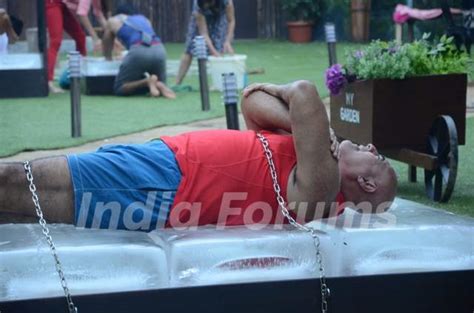 Punit Issar Does The Ice Slab Challenge Photo