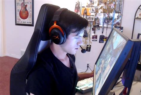 W jakiej odległości powinien znajdować się monitor podczas gry w CSGO według prograczy BOOP PL