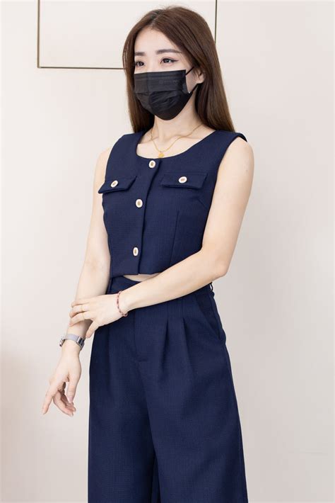 【ss21855 18678】高品质欧美式高级感小香风时尚套装 翻领无袖小香风上衣 小香风阔脚高腰长裤，后副有伸缩弹力有口袋 ️ ️【