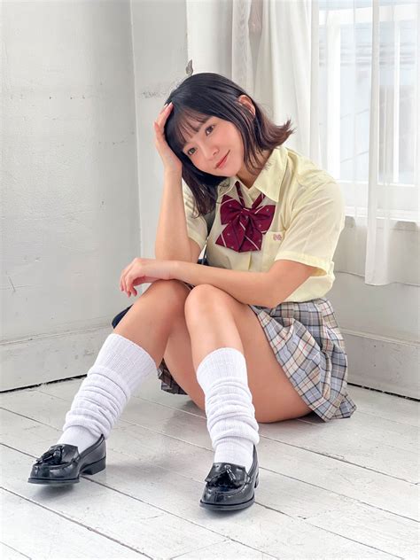 西永彩奈 On Twitter 本日は 副編集長のお仕事 ではなく 笑 自分のcream撮影日でした💕 ルーズソックス珍しいでしょ